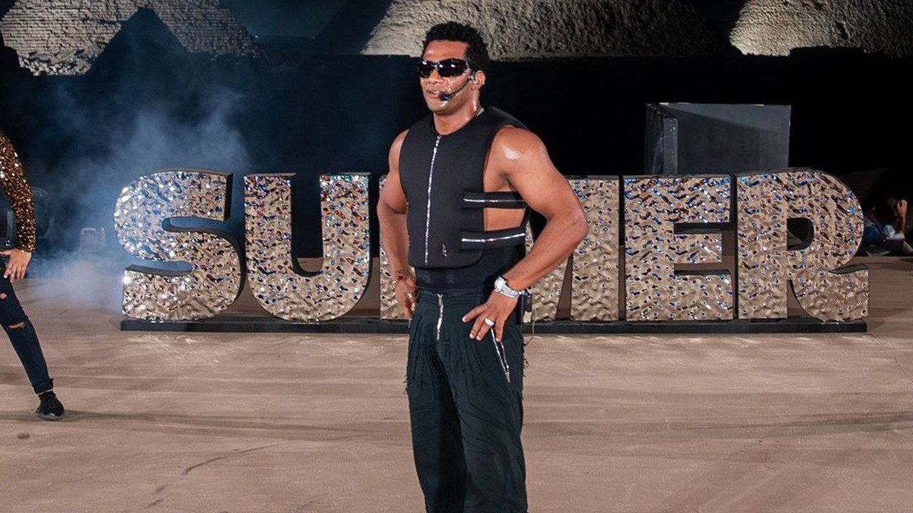 After a video of him slapping a fan...Mohamed Ramadan confirms love with his fans