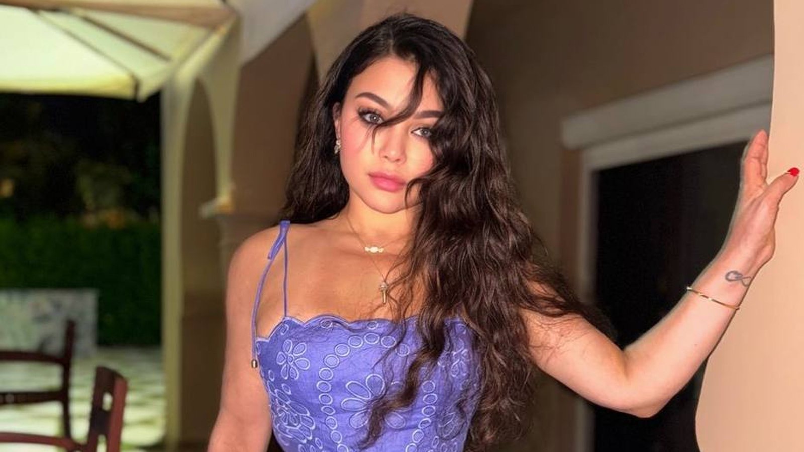 Haifa Wehbe.. overwhelming femininity and striking elegance in pink