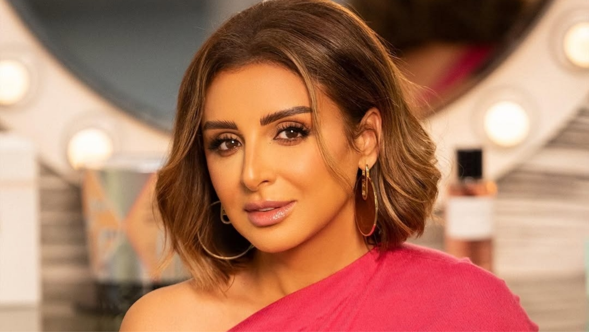 Angham is the first Egyptian artist to perform on the Royal Hall stage ...