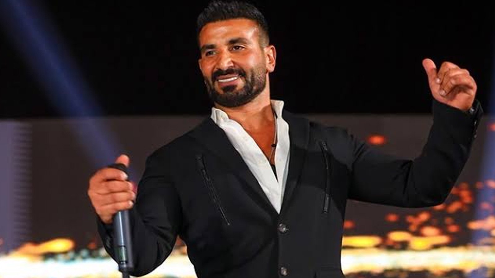 Video: Ahmed Saad sings a new verse from "Ana Mashit"