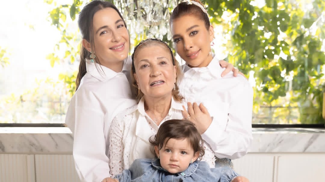 Assala celebrates Mother's Day with a family photo and a touching ...